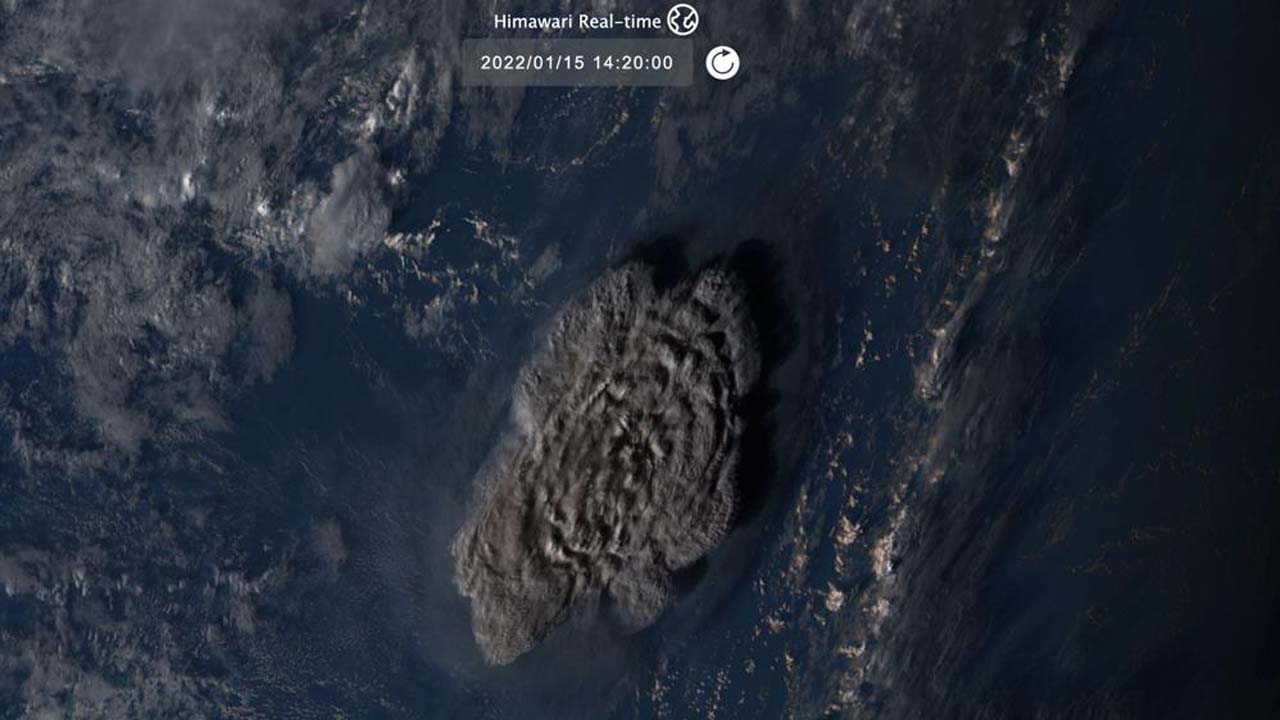 Tsunami Threat Recedes From Huge Pacific Volcanic Eruption