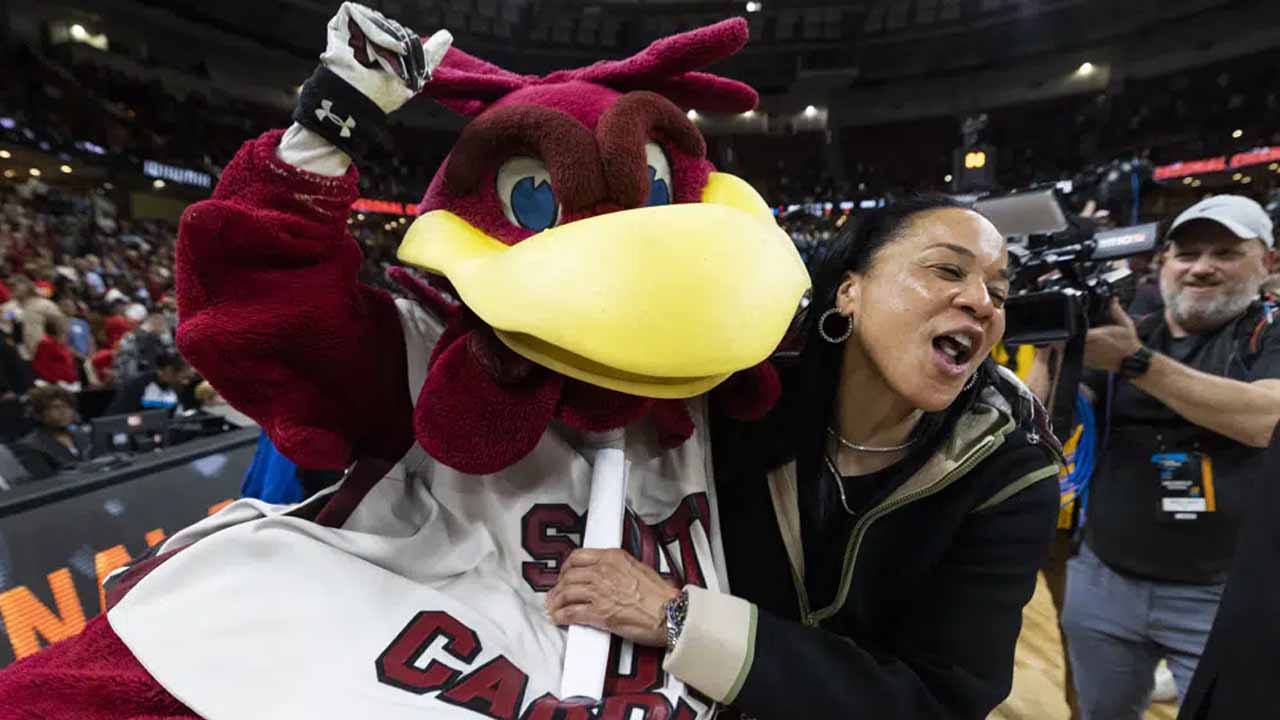 Unbeaten Gamecocks, Iowa’s Clark Star In Women’s Final Four