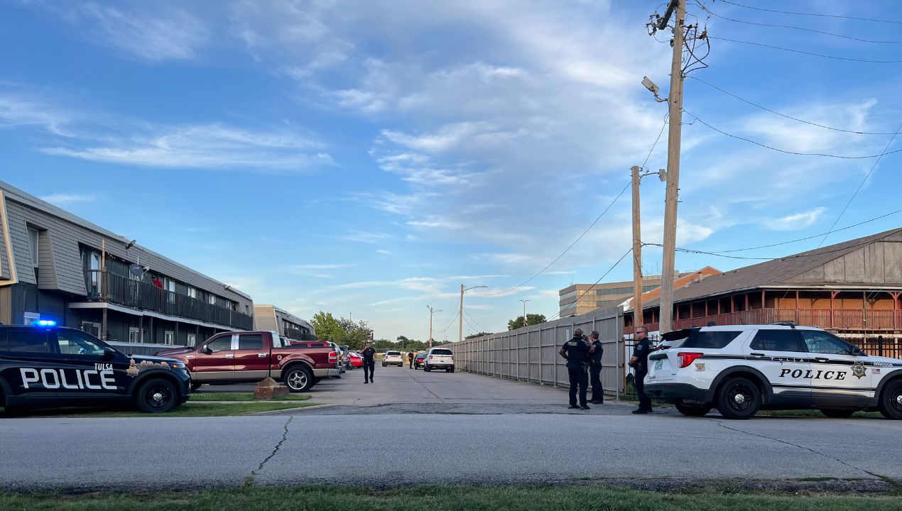 1 Injured, 1 In Custody After Shooting At Tulsa Apartment Complex
