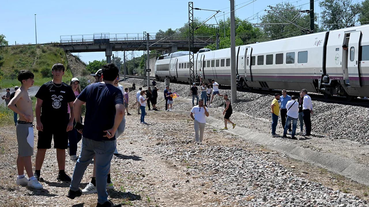 Power outage in Spain and Portugal brings much of Europe's Iberian ...