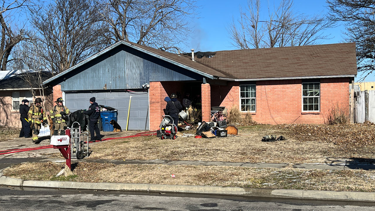 Firefighters battle Tulsa house fire amid freezing conditions