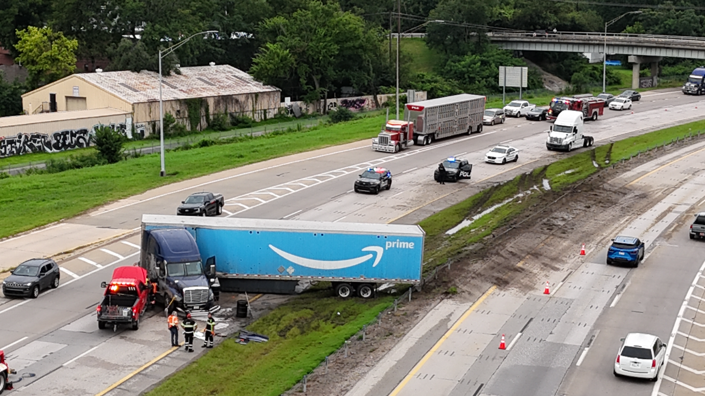 Amazon Semi blocks multiple lanes of Highway 412 between Quanah and Union