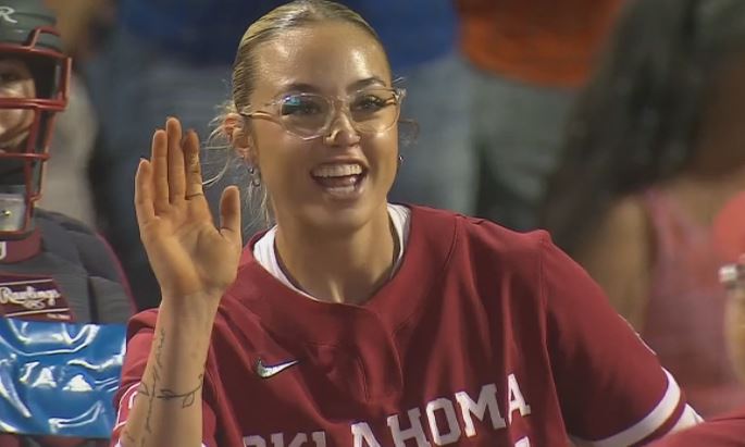 #1 OU softball takes series opener over top ten Florida