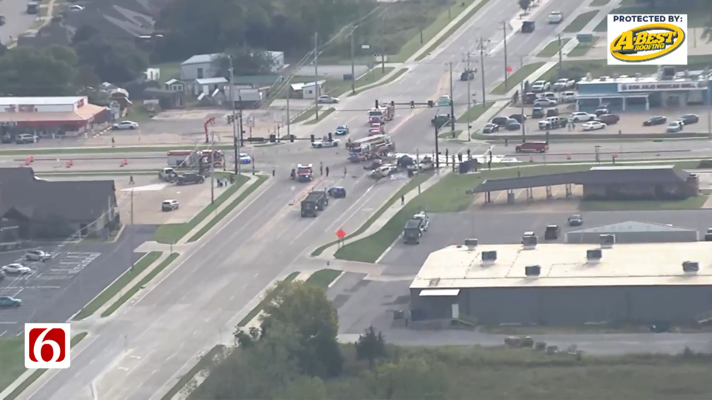 Tulsa firefighter killed, 2 in critical condition in Owasso crash
