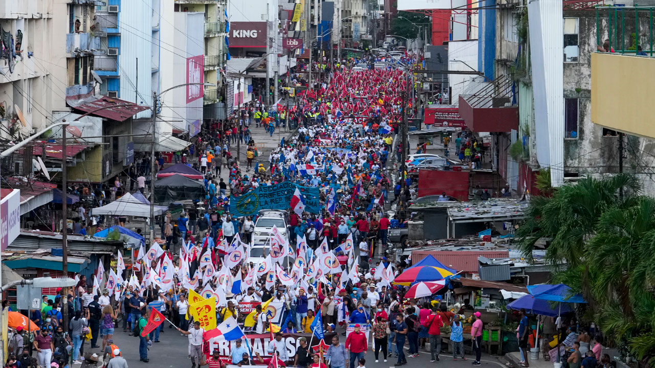 Panamanians Angry Over Inflation Press On With Protests