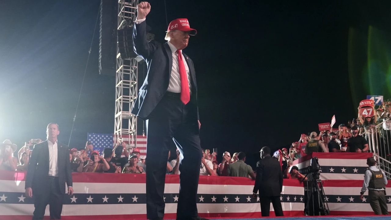 Man With Loaded Gun Arrested At Checkpoint Near Donald Trump Southern ...