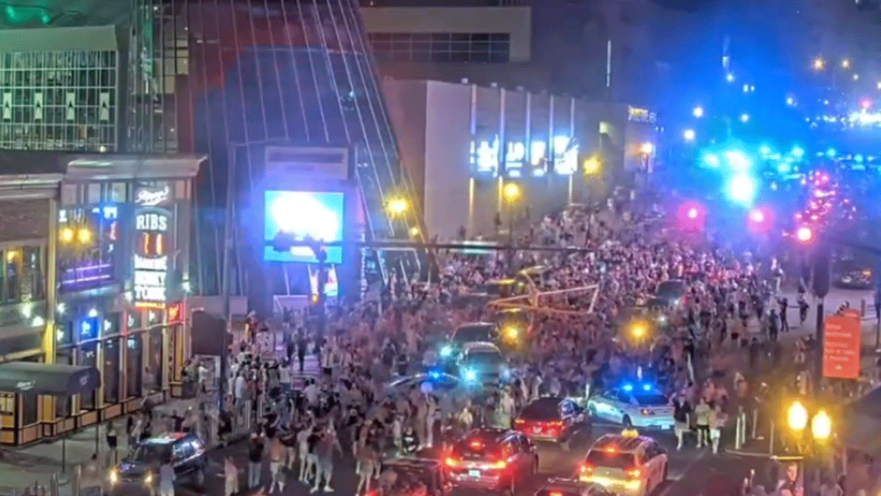 Vanderbilt Fans Celebrate Alabama Upset, Throw Goal Posts In Cumberland ...