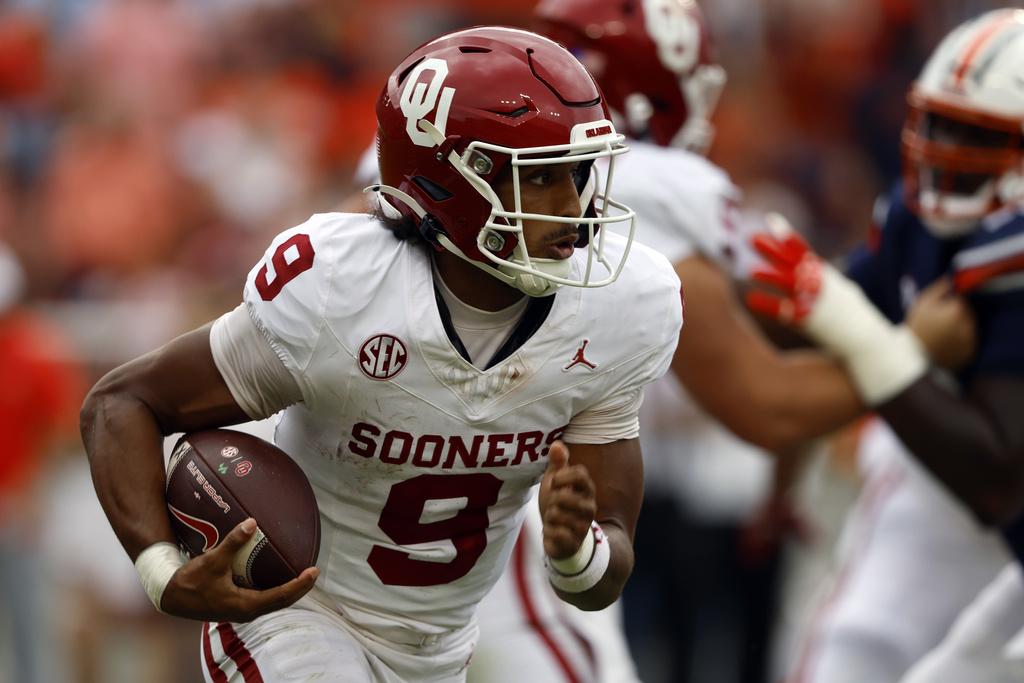 Sooners Rally Late, Stun Auburn 27-21 For First-Ever SEC Win